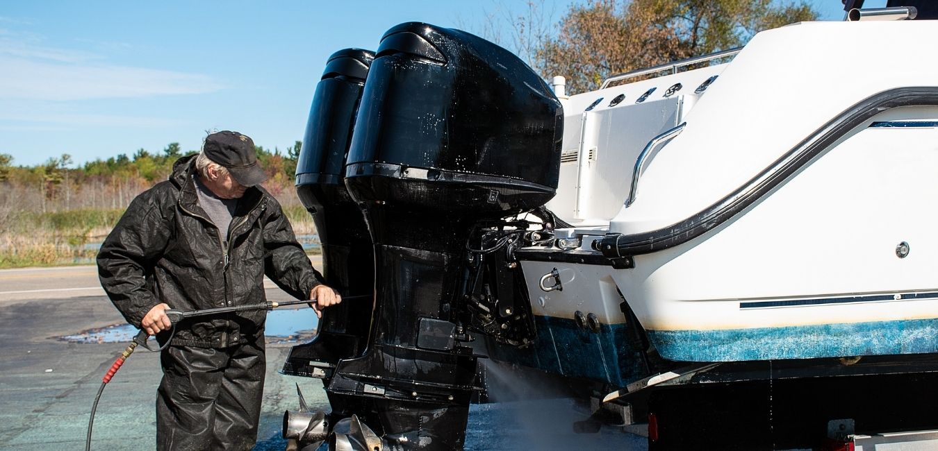 How To Remove Yellow Stains from a Fiberglass Boat